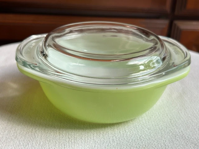 VINTAGE PYREX LIME Green Small Round Casserole With Pyrex Lid 080 8oz ...