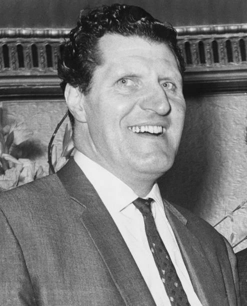 FAMOUS BRITISH MAGICIAN & Comedian Tommy Cooper No 32 Old Photo £5.68 ...