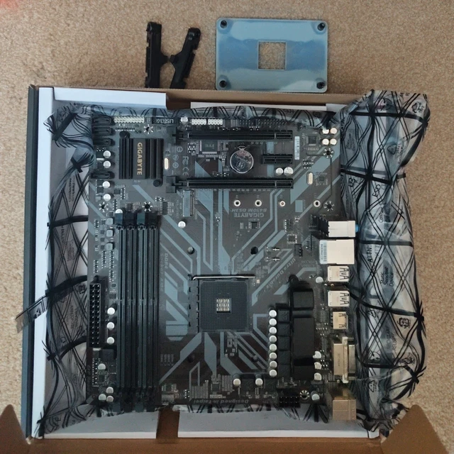 GIGABYTE B450M DS3H AM4 Motherboard AMD DDR4 - Works with AMD Ryzen £37 ...