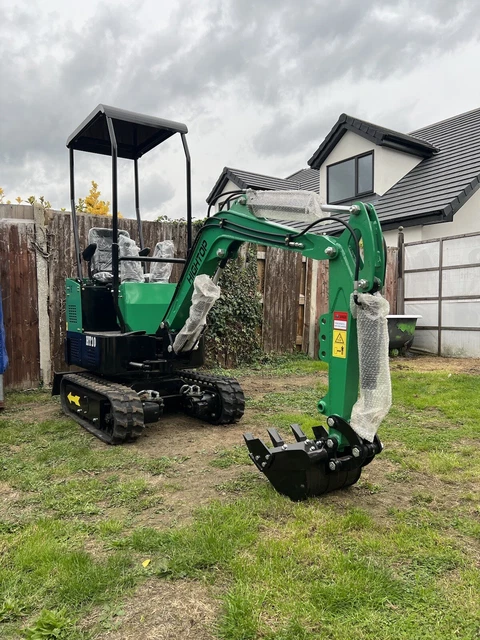 BRAND NEW 1 TON Mini Digger excavator with x3 free buckets only £7499 £ ...