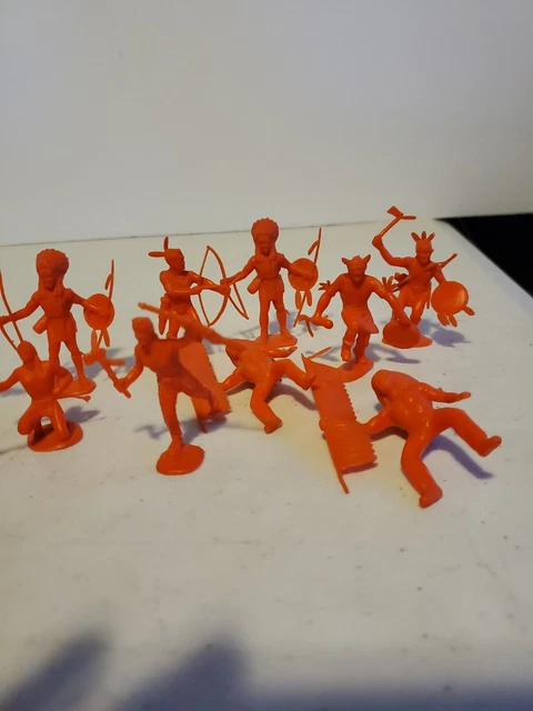 VINTAGE MARX INDIAN ORANGE PLASTIC TOY SOLDIER LOT Of 11 Figures £36.95 ...