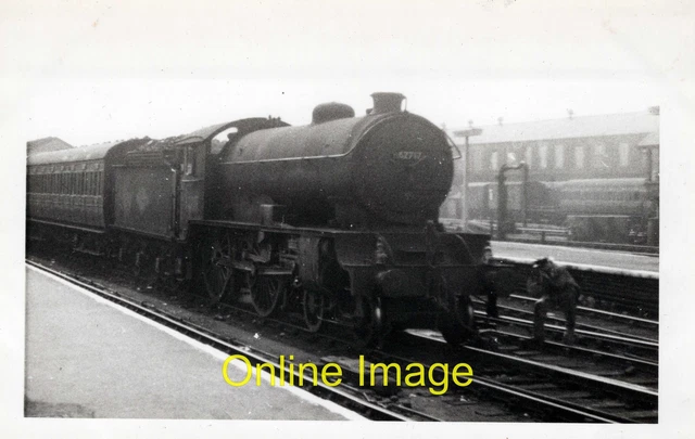 RAILWAY PHOTO 6X4 ex LNER Shire/Hunt 4-4-0 62717 Doncaster Station ...