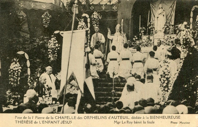 PARIS POSE 1ÈRE Pierre Chapelle Orphelins Auteuil Mgr le Roy bénit ...