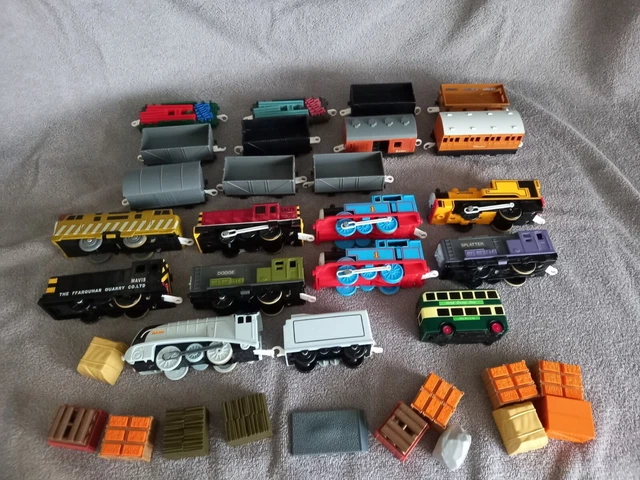 TOMY TRACKMASTER THOMAS The Tank Bundle 9 Engines & Bus 11 Wagons ...