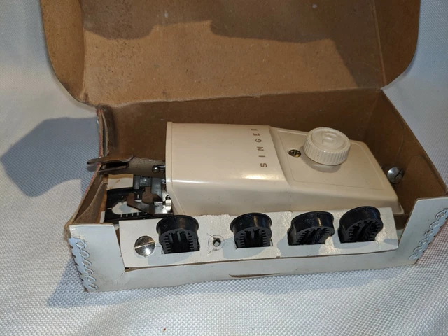 VINTAGE SINGER BUTTONHOLER Automatic Buttonhole Stitch Attachment for ...