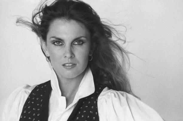 CAROLINE MUNRO JAMES Bond actress The Spy Who Loved Me OLD PHOTO 22 $9. ...