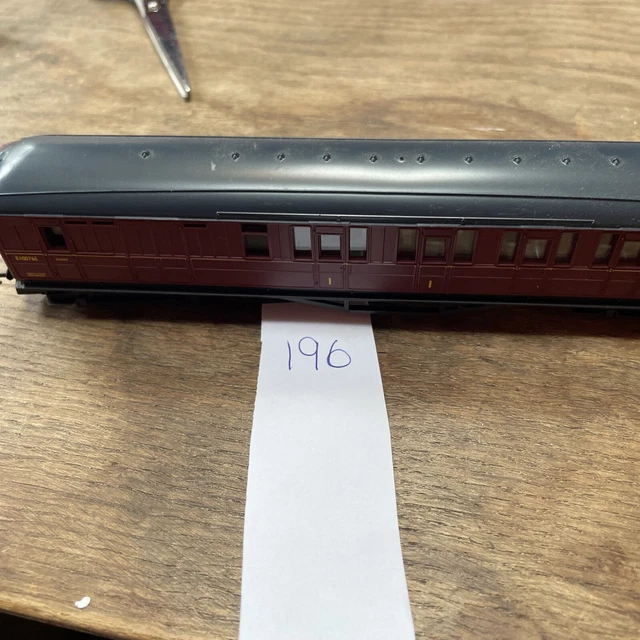 HORNBY OO GAUGE Coach - R448 BR (Ex LNER) Brake Guard Composite Maroon ...