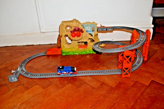 THOMAS & FRIENDS TrackMaster Thomas’ Volcano Drop With Real Steam ...