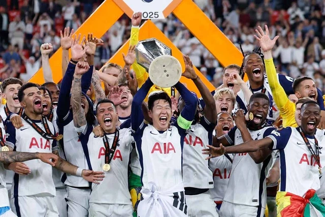 TOTTENHAM HOTSPUR SPURS Europa League Winners 2025 Football Picture Pop Art £4.35 - PicClick UK