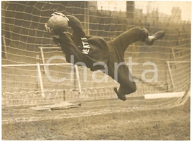 1957 LONDON PARATA di Carlo MATTREL portiere JUVENTUS in allenamento ...