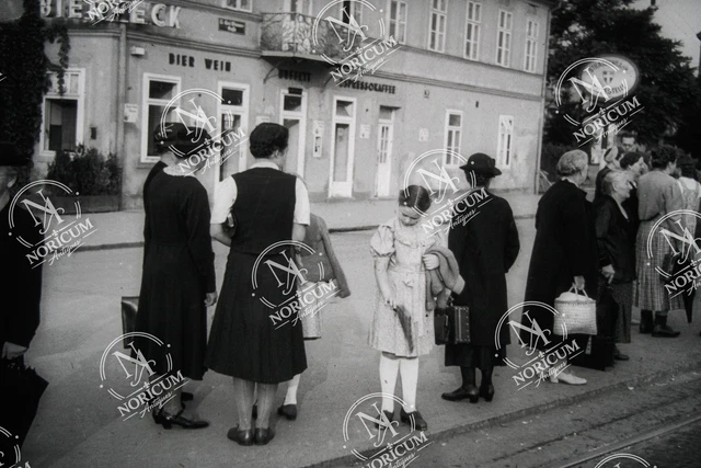 DIA SLIDE WIEN Hitzing Eduard Klein Gasse Straßenbahn Haltestelle, Mai ...