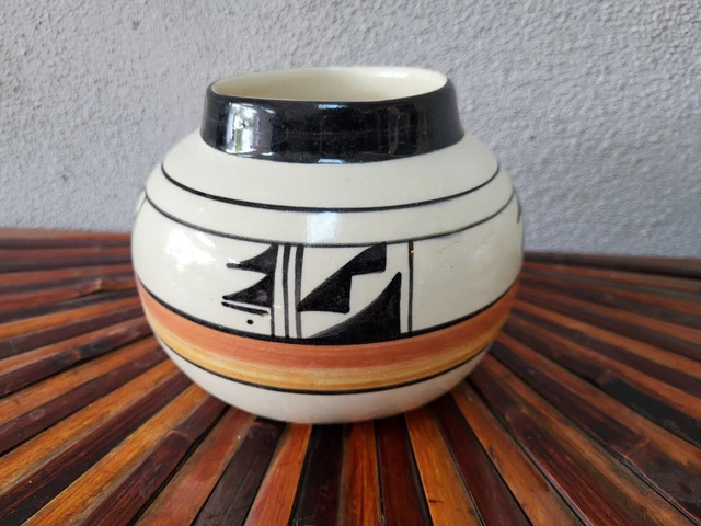 SIGNED UTE MOUNTAIN Tribe Ceramic Pot Native American Four Corners ...