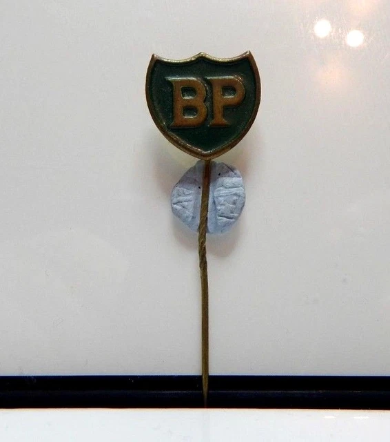 VINTAGE BP BRITISH Petroleum Shield stick Badge £17.48 - PicClick UK