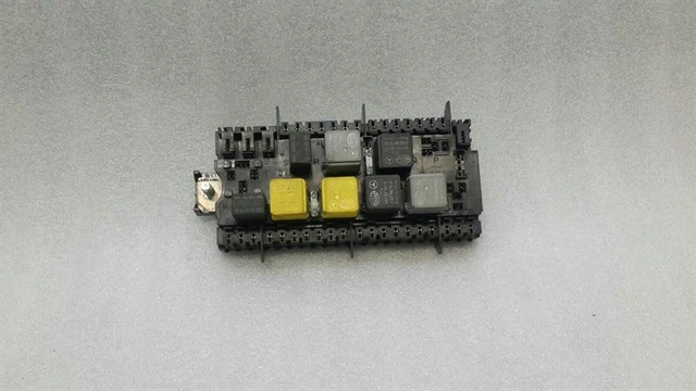 MERCEDES ML W166 Fuse Box A1669063801 Sicherungskasten . £52.11 ...