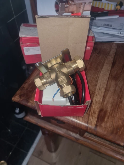 DANFOSS HS3 3-PORT Valve with HSA3 Actuator Head and HSV3 Body £52.68 ...