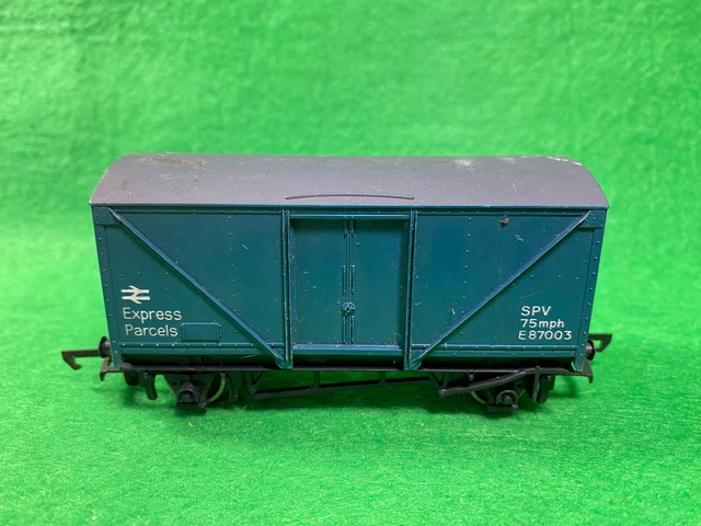 WRENN MODEL RAILWAY Oo Gauge A Rake Of Four British Rail Express ...