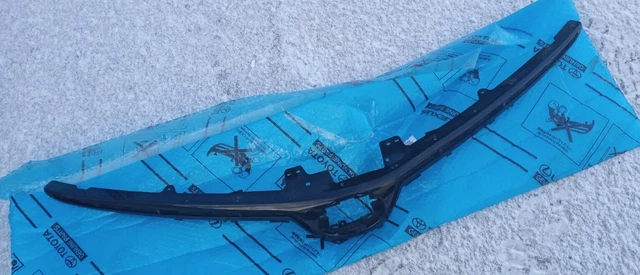 GENUINE TOYOTA COROLLA 2019 - On Front Grille Part 53114-02580 New EUR ...