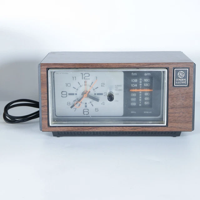 VINTAGE GENERAL ELECTRIC GE Alarm Clock AM/FM Radio Model 7-4550C £27. ...