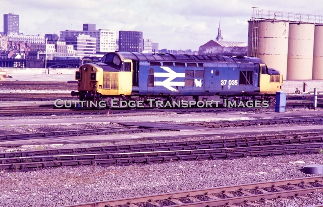 RAILWAY SLIDE: CLASS 37 Diesel 37035 at Gateshead 1987* D-2009 £1.49 ...