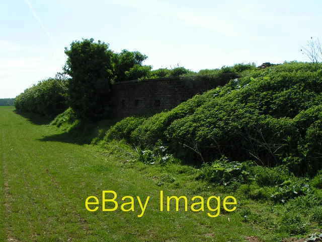 PHOTO 6X4 WARTIME remains at former RAF Wellingore Welbourn c2004 £2.00 ...