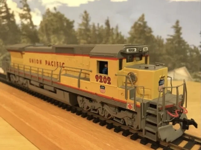 BACHMANN SPECTRUM HO 85003 Dash 8-40C Diesel Union Pacific #9202 $152. ...
