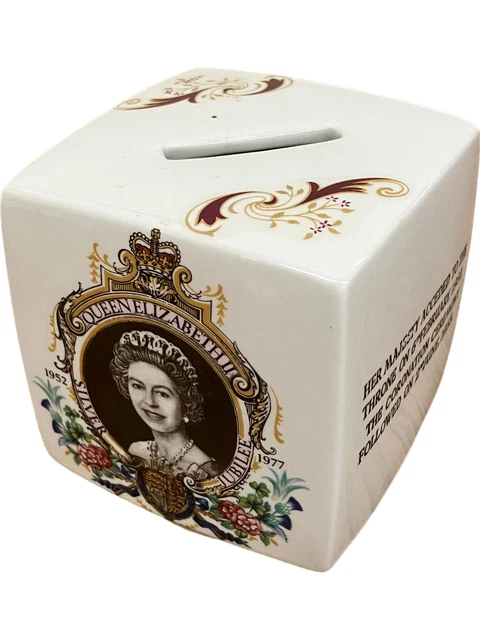 QUEEN ELIZABETH II Silver Jubilee Commemorative Money Box £7.50 ...