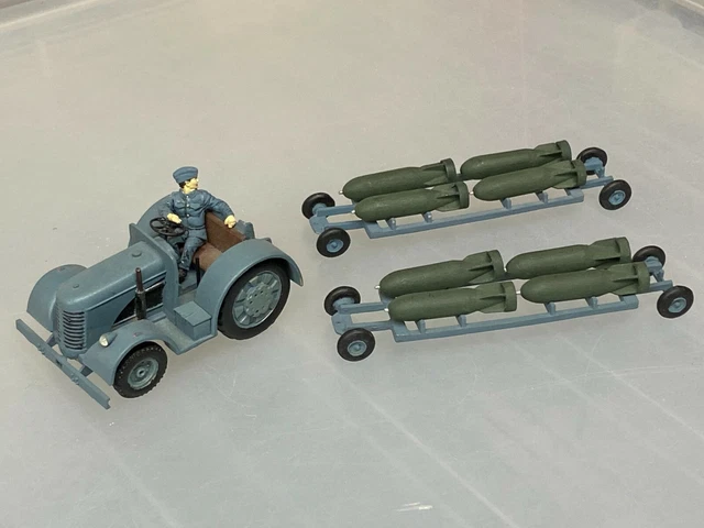 RAF BOMB TROLLEY & Tractor, 1/48, built & finished for display, fine. £ ...