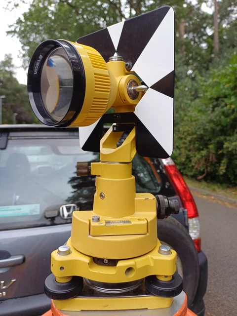 TOPCON SINGLE TILT prism target plate on levelling base with case £1.00 ...