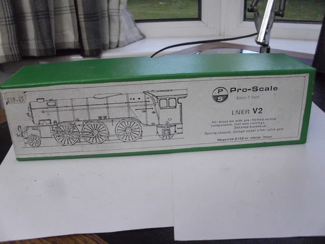 BOXED PRO-SCALE OO gauge LNER V2 locomotive kit £1.50 - PicClick UK