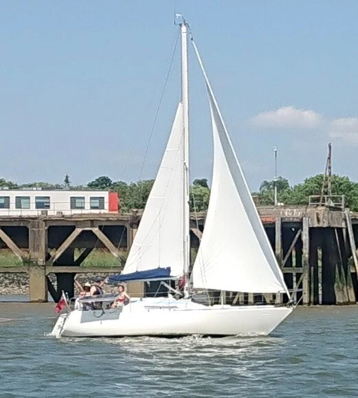 HUSTLER 25.5 C Sailing yacht moored at River Thames. London £6,000.00 ...