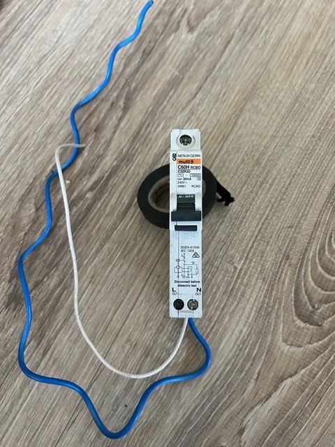 MERLIN GERIN 32AMP Rcbo multi 9 C32 C60HC32R30 26861 30mA £16.12 ...