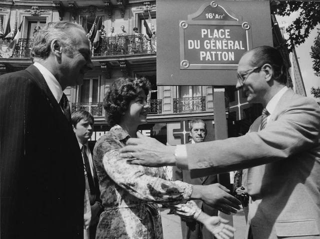 JACQUES CHIRAC ET la petite fille du Général PATTON – Photo argentique ...