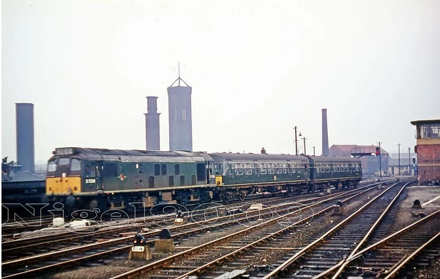 ORIGINAL 35MM AGFA Colour Slide of Sulzer Class 25 D7596 at Leeds 29.08 ...