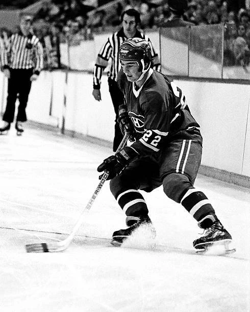 STEVE SHUTT OF The Montreal Canadiens Skates 1970s ICE HOCKEY OLD PHOTO ...