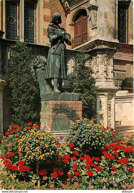 45 - ORLÉANS - Statue de Jeanne d'Arc du perron de l'Hotel de Ville ...