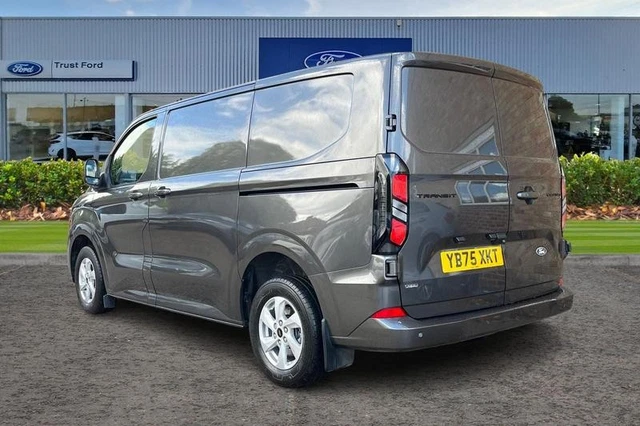 FORD TRANSIT CUSTOM 320 Limited AUTO L1 SWB FWD 2.5 PHEV 232ps Low Roof ...