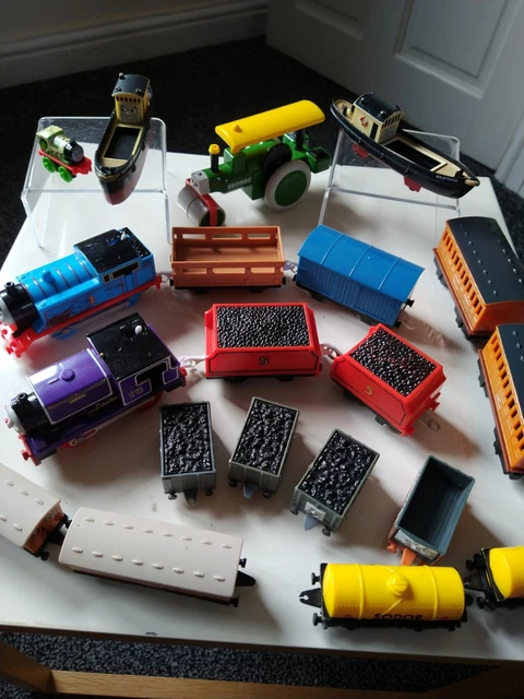 VINTAGE AND MODERN Plastic Thomas The Tank Engine Bundle £24.50 ...