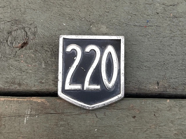 VINTAGE FORD CORTINA MK1 Quarter Panel 220 Badge FOMOCO P/N AR113E-70 ...