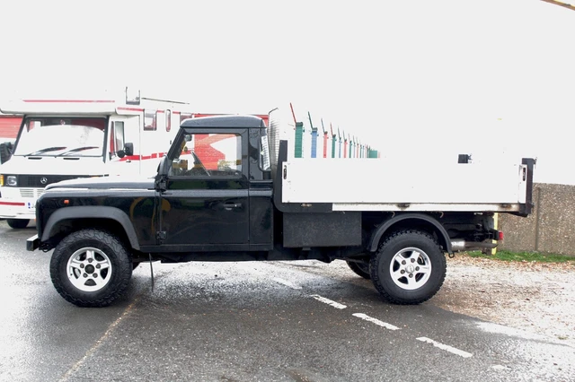 LAND ROVER DEFENDER 130 Dropside Tipper Single Cab 300TDI £10,000.00 ...