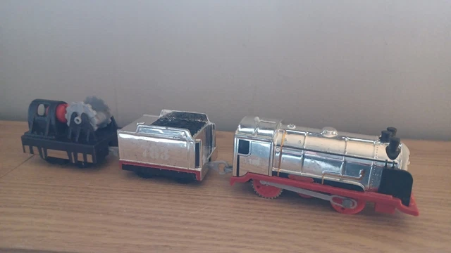 THOMAS TRACKMASTER MERLIN Train con tender, opera batt'y, nuovo stile ...