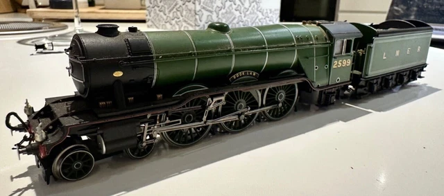 HORNBY LNER GAUGE 00 A3 Class Locomotive 2599 'Book Law' £20.00 ...