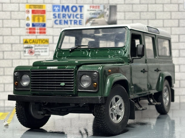 1:18 *RARE* UNIVERSAL Hobbies LAND ROVER DEFENDER 110 Station Wagon RHD ...