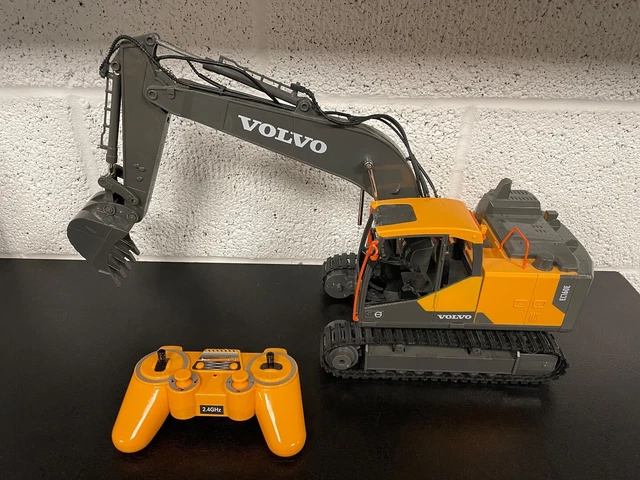 SMYTHS TOYS 1:16 Volvo Excavator Digger Electronic Remote Control Toy ...