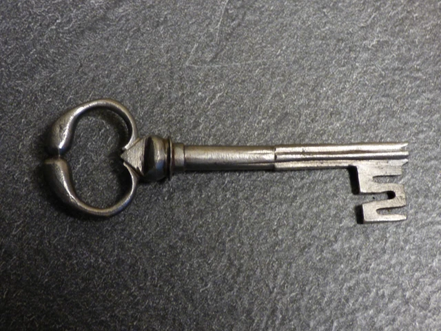 ANCIENNE CLÉ EN fer forgé, 17e siècle Haute Epoque. Clef, key, chiave ...