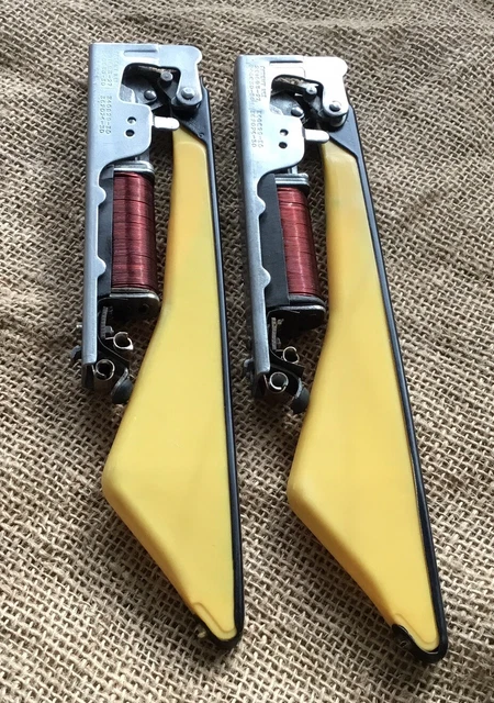 2 VINTAGE LUCAS Sf35 Trafficators 12 Volt /Austin /Morris /Bmc/Land ...