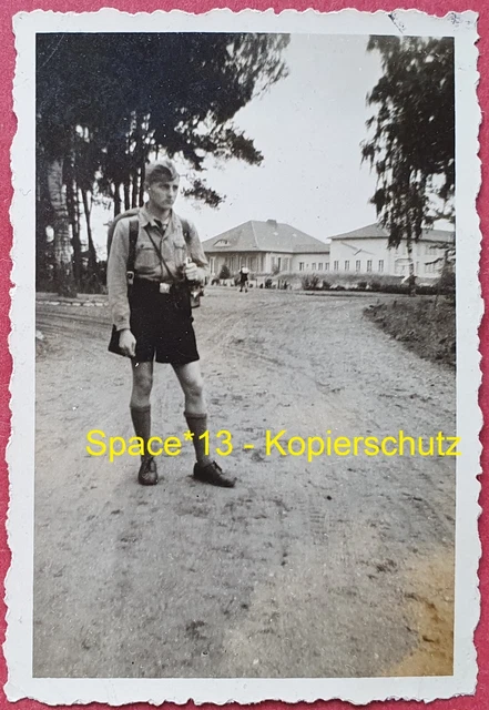 FOTO FLIEGER PIMPFE Portrait im Lager Berlin Neukölln Deutsche Jugend ...