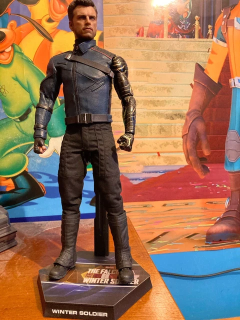 HOT TOYS MODELLINO Soldato d'Inverno Bucky Barnes FATWS scala 1/6 EUR ...