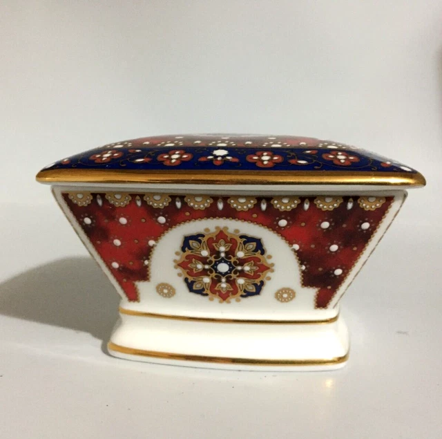 FINE BONE CHINA Royal Armouries Collection Trinket Pot - William ...