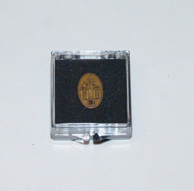 WALT DISNEY WORLD Cast Member 10 Year Cinderella Castle Service Pin ...