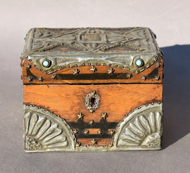 ANCIENNE BOÎTE EN bois époque Art Nouveau décor en étain - fin 19e EUR ...